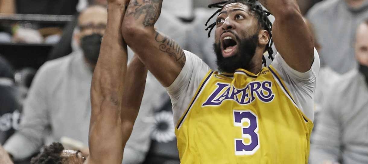 NBA lista Anthony Davis na briga pelo prêmio MVP da liga