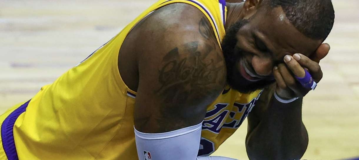 NBA: Careca? LeBron James surpreende com novo visual