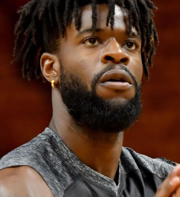 Lakers adquire Reggie Bullock em troca