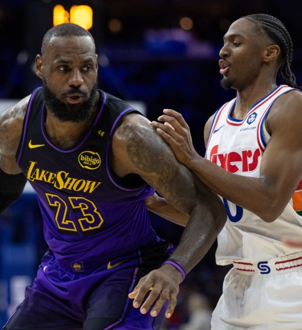 Anthony Davis deixa o jogo, e defesa do Lakers entra em colapso diante ...