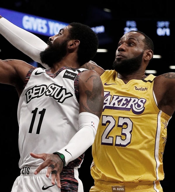 NBA: LeBron James reage a lesão de Kyrie Irving no jogo entre Nets e Bucks