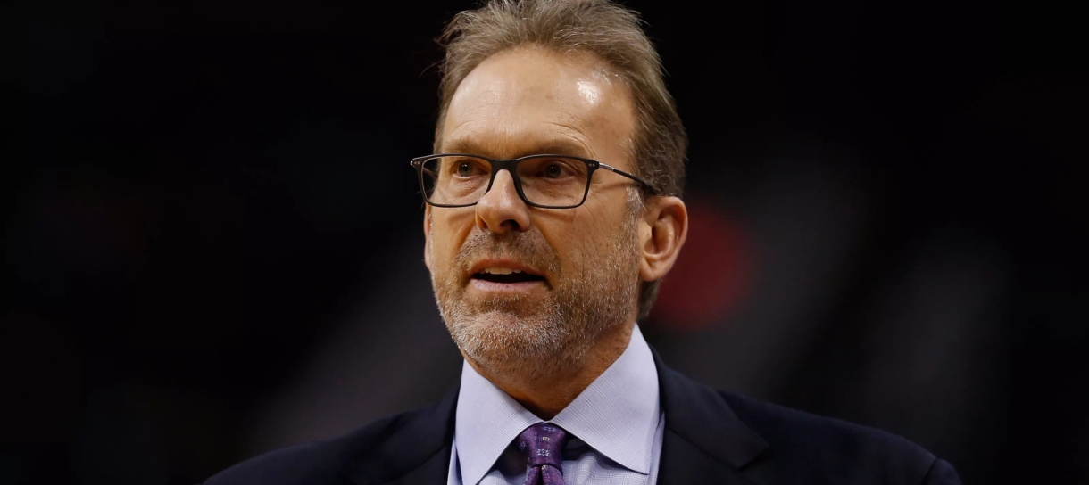 Kurt Rambis pode ser o novo diretor de basquete do Lakers
