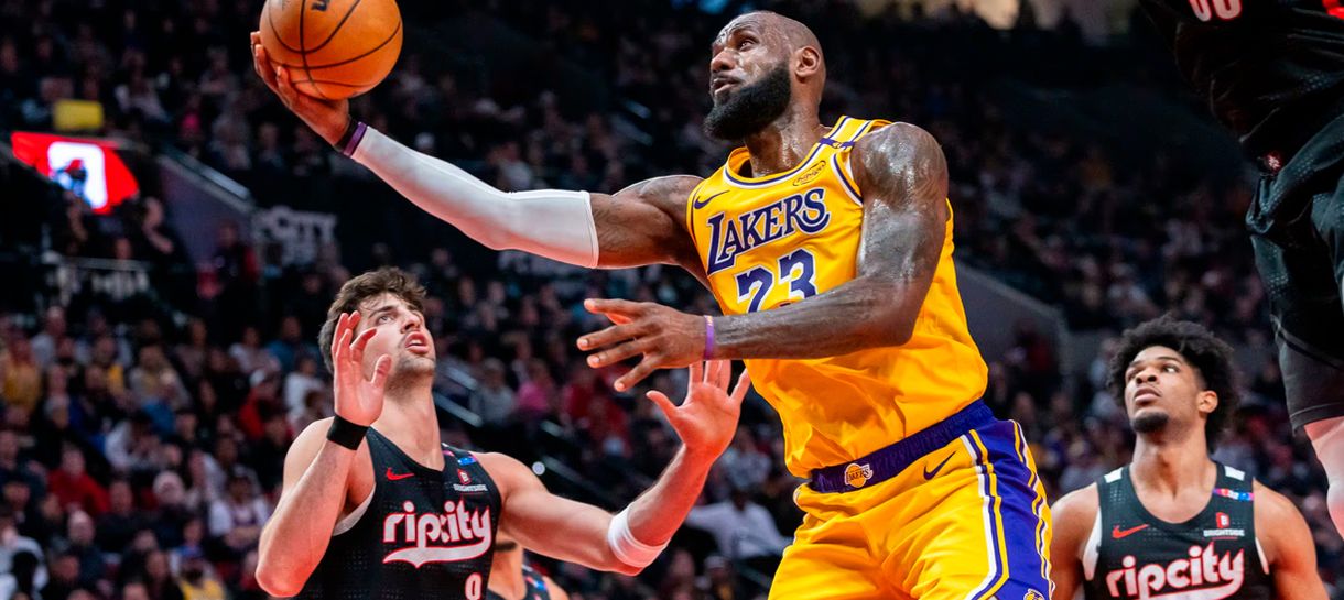 Lakers sofre, mas vence Blazers com 40 pontos de LeBron James
